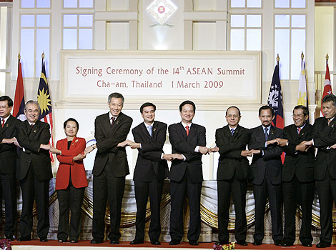 ASEAN Handshake – ASEAN PLUS 南洋誌